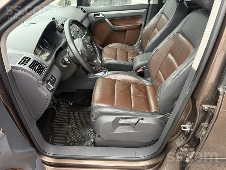 Brown Volkswagen Touran 2012 in Riga, with an engine capacity of 2.00 L and mileage of 280 thousand km for 7180 €, photo 10 on AUTOMOTO.COM.LV