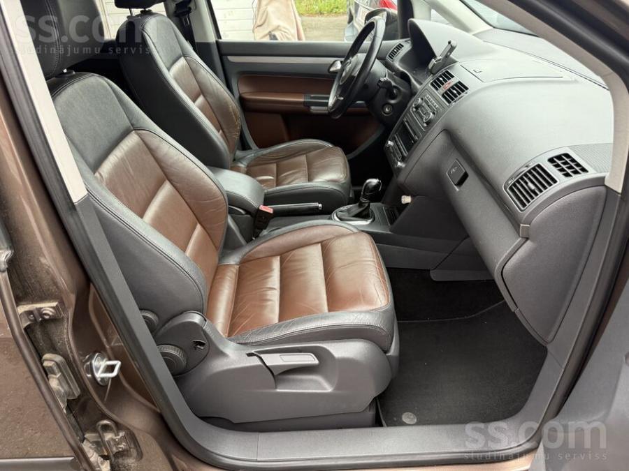 Brown Volkswagen Touran 2012 in Riga, with an engine capacity of 2.00 L and mileage of 280 thousand km for 7180 €, photo 12 on AUTOMOTO.COM.LV