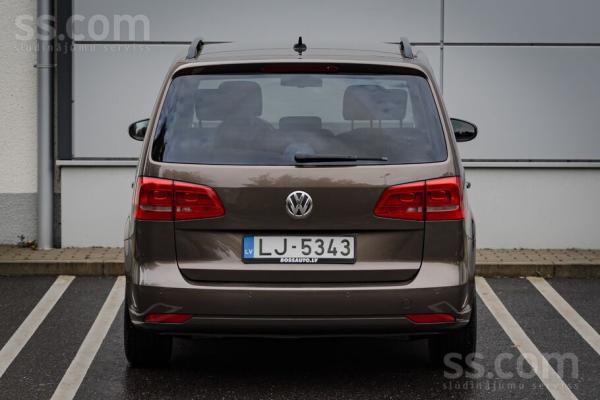 Brown Volkswagen Touran 2012 in Riga, with an engine capacity of 1.60 L and mileage of 283 thousand km for 5850 €, photo 6 on AUTOMOTO.COM.LV
