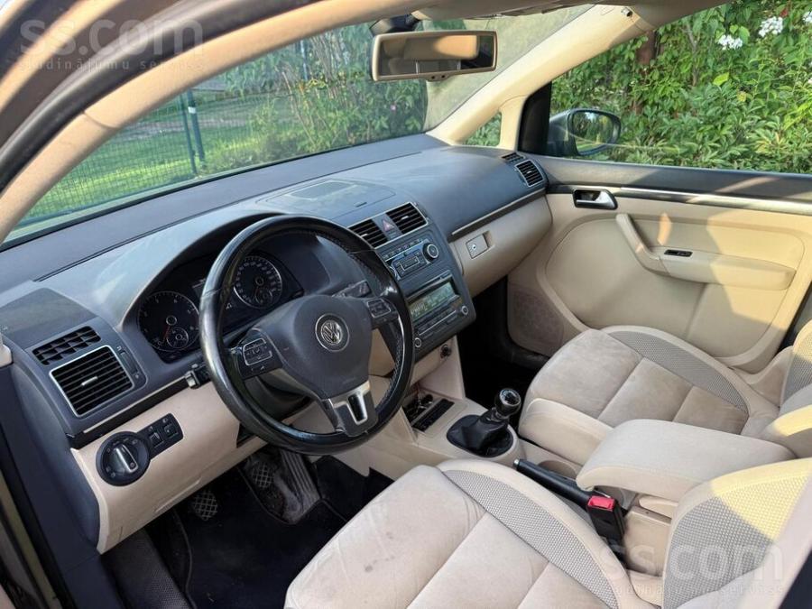 Brown Volkswagen Touran 2012 in Riga, with an engine capacity of 2.00 L and mileage of 300 thousand km for 5800 €, photo 6 on AUTOMOTO.COM.LV