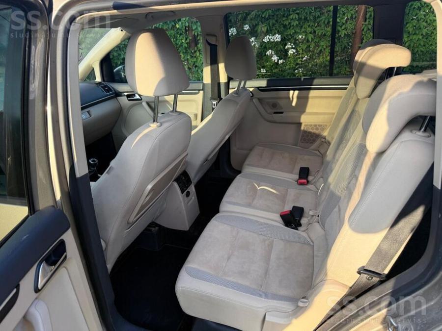 Brown Volkswagen Touran 2012 in Riga, with an engine capacity of 2.00 L and mileage of 300 thousand km for 5800 €, photo 8 on AUTOMOTO.COM.LV