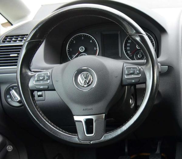 Volkswagen Touran 2012 Kauņa vietnē Brūns Volkswagen Touran 2012 Kauņa, ar dzinēja tilpumu 2.00 L un nobraukumu 185 tūkst. km par 6950 €, foto 3 vietnē AUTOMOTO.COM.LV