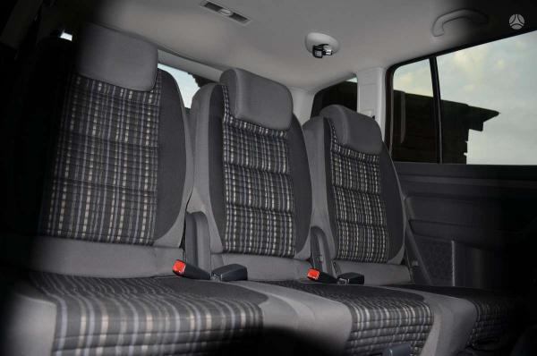 Volkswagen Touran 2012 Kauņa vietnē Brūns Volkswagen Touran 2012 Kauņa, ar dzinēja tilpumu 2.00 L un nobraukumu 185 tūkst. km par 6950 €, foto 9 vietnē AUTOMOTO.COM.LV
