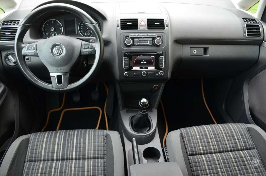 Brūns Volkswagen Touran 2012 Kauņa, ar dzinēja tilpumu 2.00 L un nobraukumu 185 tūkst. km par 6950 €, foto 18 vietnē AUTOMOTO.COM.LV