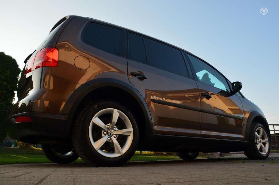 Brūns Volkswagen Touran 2012 Kauņa, ar dzinēja tilpumu 2.00 L un nobraukumu 185 tūkst. km par 6950 €, foto 19 vietnē AUTOMOTO.COM.LV