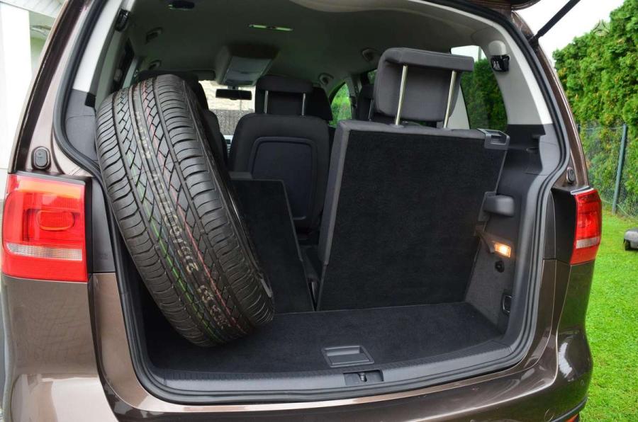 Brūns Volkswagen Touran 2012 Kauņa, ar dzinēja tilpumu 2.00 L un nobraukumu 185 tūkst. km par 6950 €, foto 25 vietnē AUTOMOTO.COM.LV