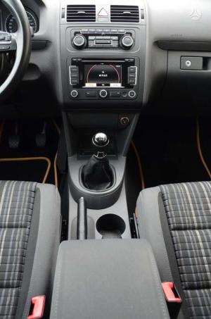Brūns Volkswagen Touran 2012 Kauņa, ar dzinēja tilpumu 2.00 L un nobraukumu 185 tūkst. km par 6950 €, foto 34 vietnē AUTOMOTO.COM.LV