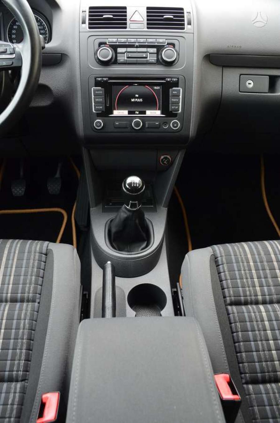 Brūns Volkswagen Touran 2012 Kauņa, ar dzinēja tilpumu 2.00 L un nobraukumu 185 tūkst. km par 6950 €, foto 34 vietnē AUTOMOTO.COM.LV