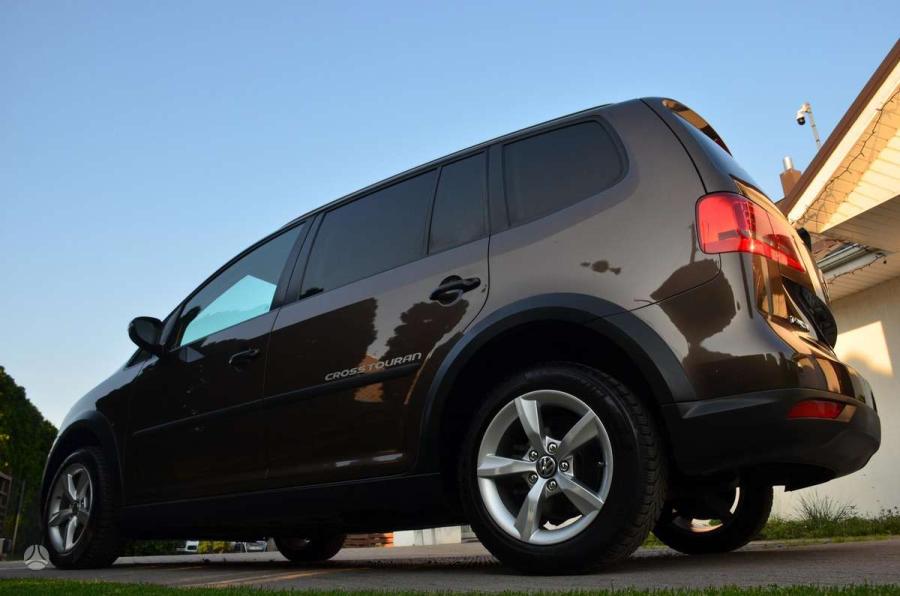 Brūns Volkswagen Touran 2012 Kauņa, ar dzinēja tilpumu 2.00 L un nobraukumu 185 tūkst. km par 6950 €, foto 35 vietnē AUTOMOTO.COM.LV