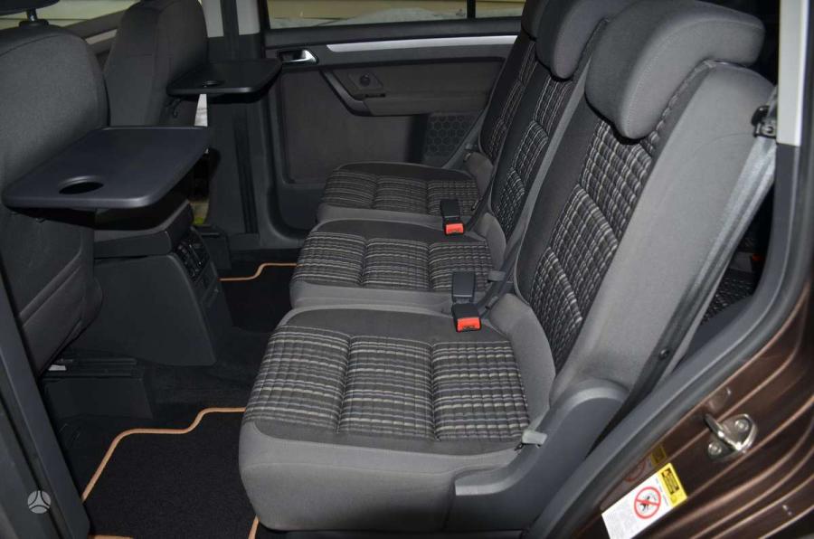Brūns Volkswagen Touran 2012 Kauņa, ar dzinēja tilpumu 2.00 L un nobraukumu 185 tūkst. km par 6950 €, foto 36 vietnē AUTOMOTO.COM.LV