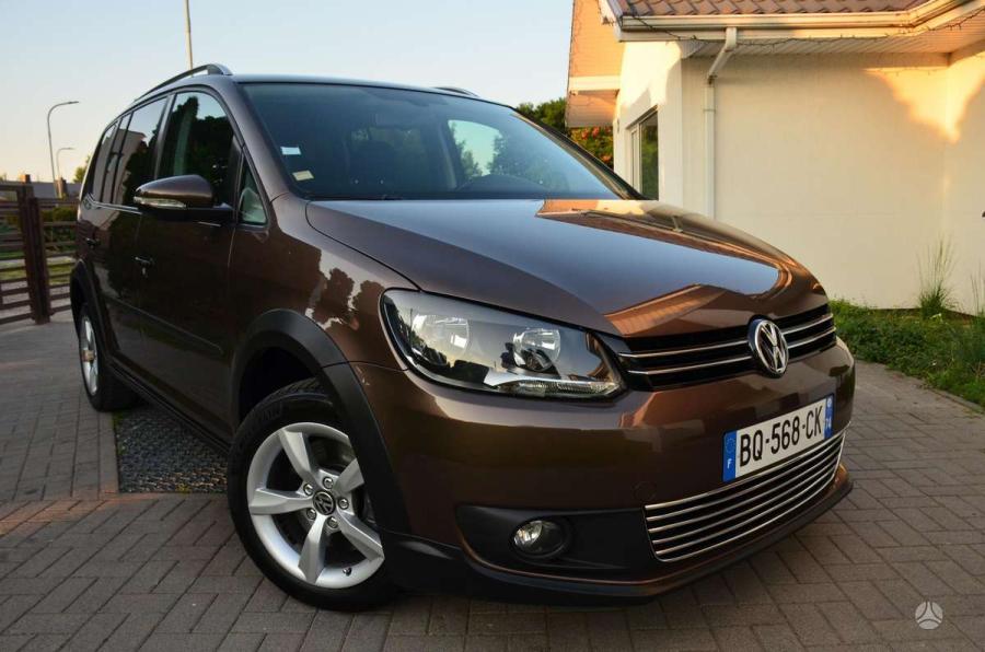 Brūns Volkswagen Touran 2012 Kauņa, ar dzinēja tilpumu 2.00 L un nobraukumu 185 tūkst. km par 6950 €, foto 37 vietnē AUTOMOTO.COM.LV
