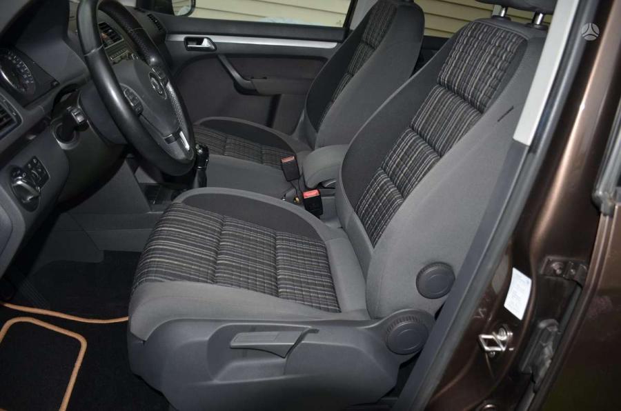 Brūns Volkswagen Touran 2012 Kauņa, ar dzinēja tilpumu 2.00 L un nobraukumu 185 tūkst. km par 6950 €, foto 38 vietnē AUTOMOTO.COM.LV