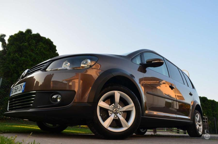 Brūns Volkswagen Touran 2012 Kauņa, ar dzinēja tilpumu 2.00 L un nobraukumu 185 tūkst. km par 6950 €, foto 45 vietnē AUTOMOTO.COM.LV