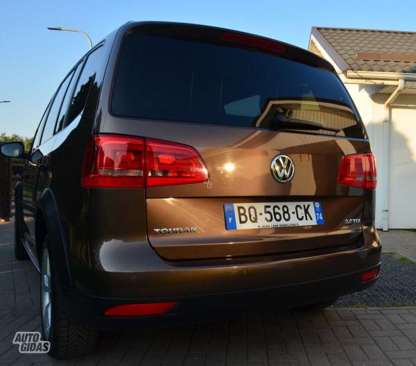 Brown Volkswagen Touran 2012 in Kaunas, with an engine capacity of 2.00 L and mileage of 185 thousand km for 6950 €, photo 8 on AUTOMOTO.COM.LV
