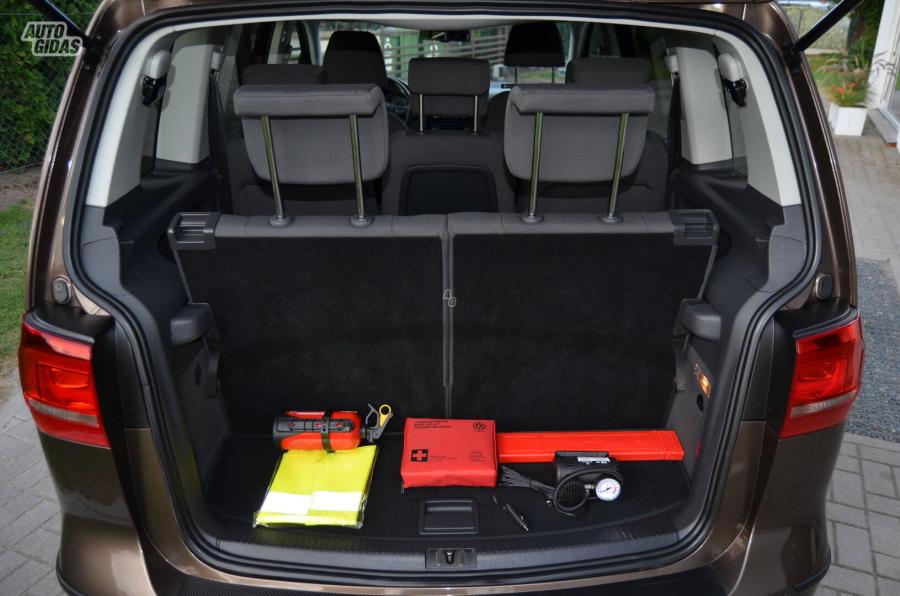 Brūns Volkswagen Touran 2012 Kauņa, ar dzinēja tilpumu 2.00 L un nobraukumu 185 tūkst. km par 6950 €, foto 17 vietnē AUTOMOTO.COM.LV