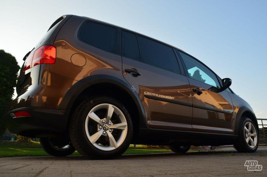 Brūns Volkswagen Touran 2012 Kauņa, ar dzinēja tilpumu 2.00 L un nobraukumu 185 tūkst. km par 6950 €, foto 19 vietnē AUTOMOTO.COM.LV