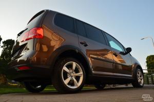 Brūns Volkswagen Touran 2012 Kauņa, ar dzinēja tilpumu 2.00 L un nobraukumu 185 tūkst. km par 6950 €, foto 21 vietnē AUTOMOTO.COM.LV