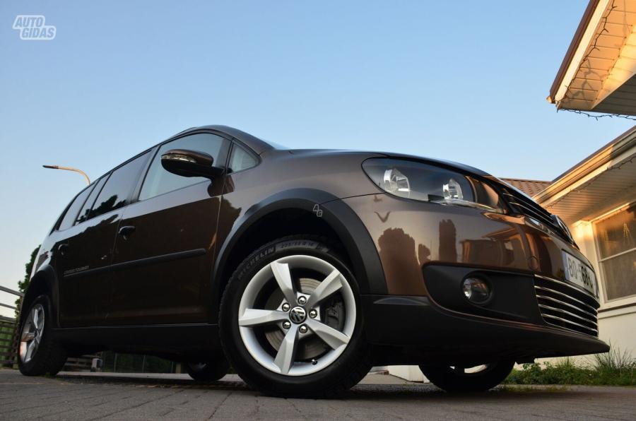 Brūns Volkswagen Touran 2012 Kauņa, ar dzinēja tilpumu 2.00 L un nobraukumu 185 tūkst. km par 6950 €, foto 31 vietnē AUTOMOTO.COM.LV