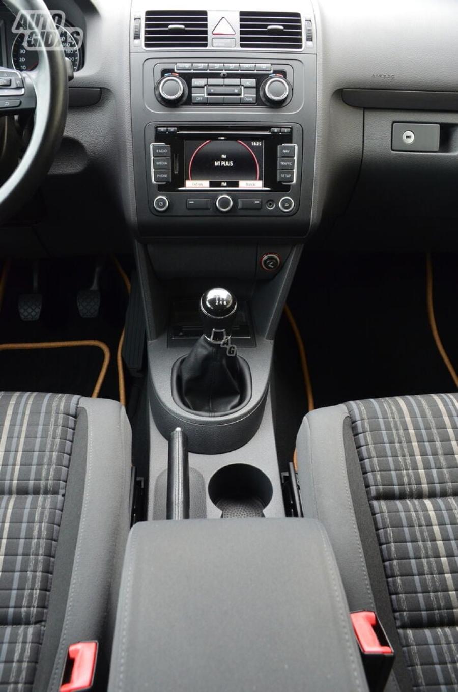 Brūns Volkswagen Touran 2012 Kauņa, ar dzinēja tilpumu 2.00 L un nobraukumu 185 tūkst. km par 6950 €, foto 34 vietnē AUTOMOTO.COM.LV