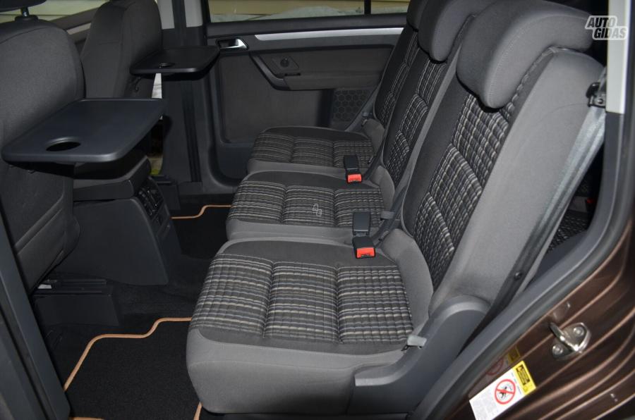 Brūns Volkswagen Touran 2012 Kauņa, ar dzinēja tilpumu 2.00 L un nobraukumu 185 tūkst. km par 6950 €, foto 36 vietnē AUTOMOTO.COM.LV