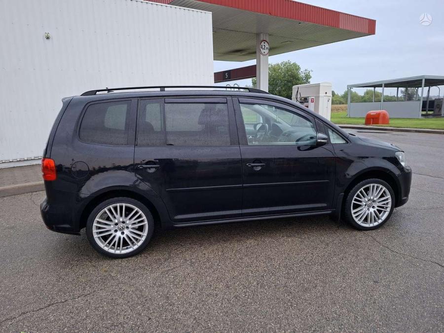 Brūns Volkswagen Touran 2012 Joniškis, ar dzinēja tilpumu 1.60 L un nobraukumu 280 tūkst. km par 4799 €, foto 10 vietnē AUTOMOTO.COM.LV
