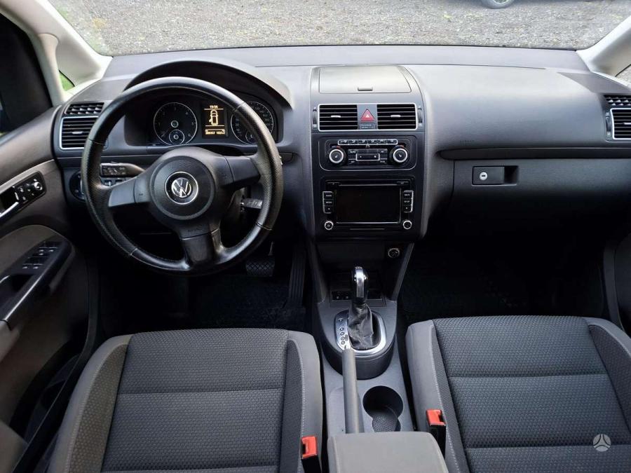 Brūns Volkswagen Touran 2012 Joniškis, ar dzinēja tilpumu 1.60 L un nobraukumu 280 tūkst. km par 4799 €, foto 13 vietnē AUTOMOTO.COM.LV
