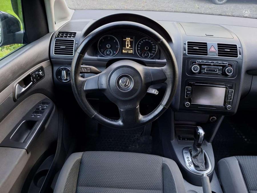 Brūns Volkswagen Touran 2012 Joniškis, ar dzinēja tilpumu 1.60 L un nobraukumu 280 tūkst. km par 4799 €, foto 14 vietnē AUTOMOTO.COM.LV