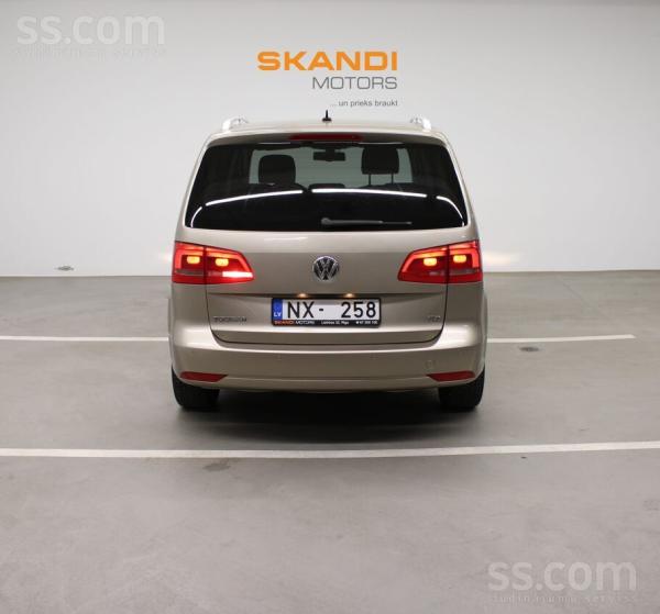 Brown Volkswagen Touran 2013 in Riga, with an engine capacity of 1.60 L and mileage of 274 thousand km for 8190 €, photo 5 on AUTOMOTO.COM.LV