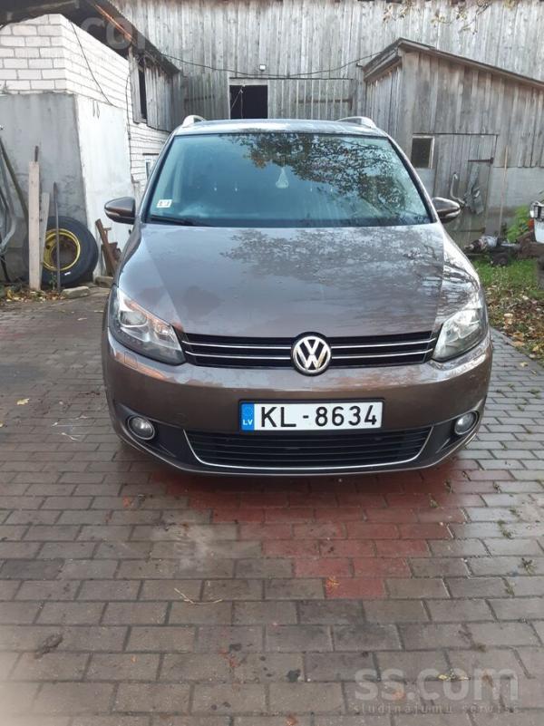 Brown Volkswagen Touran 2013 in Rezekne, with an engine capacity of 2.00 L and mileage of 425 thousand km for 4000 €, photo 1 on AUTOMOTO.COM.LV