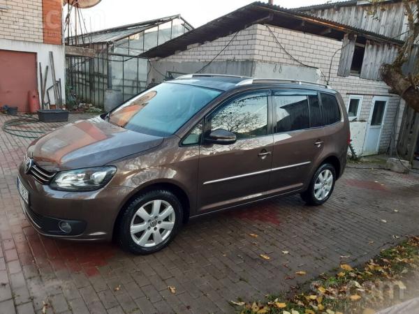 Brown Volkswagen Touran 2013 in Rezekne, with an engine capacity of 2.00 L and mileage of 425 thousand km for 4000 €, photo 2 on AUTOMOTO.COM.LV