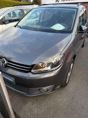 Brown Volkswagen Touran 2013 in Jurbarkas, with an engine capacity of 1.60 L and mileage of 250 thousand km for 5499 €, photo 3 on AUTOMOTO.COM.LV
