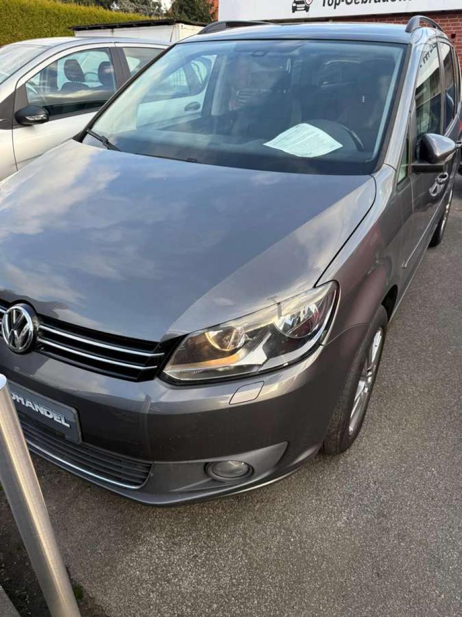 Brown Volkswagen Touran 2013 in Jurbarkas, with an engine capacity of 1.60 L and mileage of 250 thousand km for 5499 €, photo 3 on AUTOMOTO.COM.LV