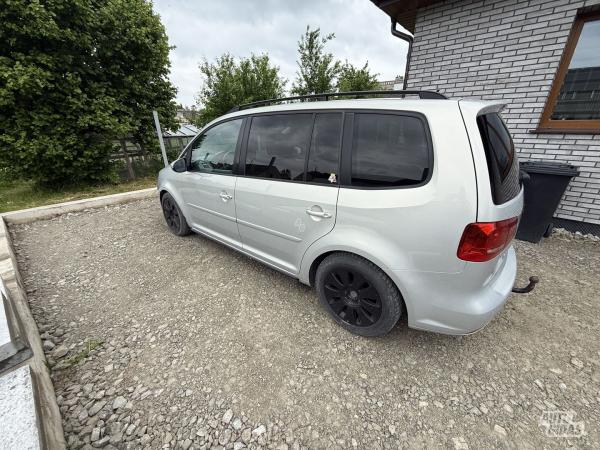 Brown Volkswagen Touran 2013 in Kaunas, with an engine capacity of 1.60 L and mileage of 391 thousand km for 4500 €, photo 9 on AUTOMOTO.COM.LV