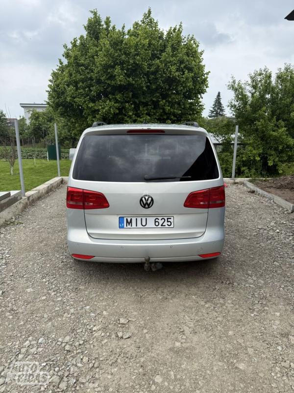 Brown Volkswagen Touran 2013 in Kaunas, with an engine capacity of 1.60 L and mileage of 391 thousand km for 4500 €, photo 10 on AUTOMOTO.COM.LV