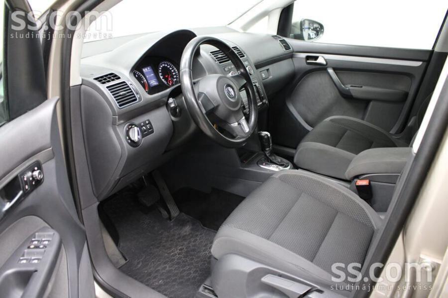 Brūns Volkswagen Touran 2013 Rīga, ar dzinēja tilpumu 1.60 L un nobraukumu 274 tūkst. km par 7290 €, foto 9 vietnē AUTOMOTO.COM.LV