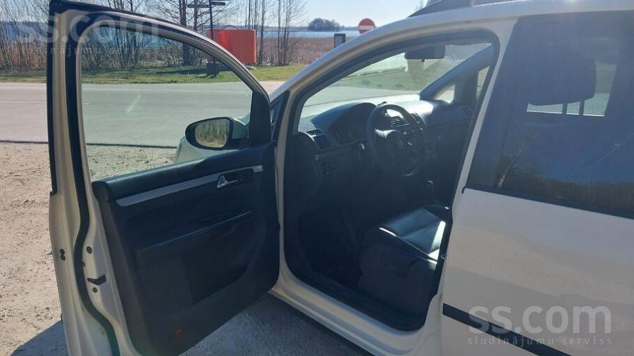 Brūns Volkswagen Touran 2013 Alūksne, ar dzinēja tilpumu 2.00 L un nobraukumu 0 tūkst. km par 2990 €, foto 12 vietnē AUTOMOTO.COM.LV