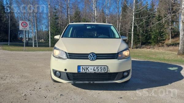 Brown Volkswagen Touran 2013 in Aluksne, with an engine capacity of 2.00 L and mileage of 0 thousand km for 2850 €, photo 3 on AUTOMOTO.COM.LV