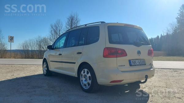 Brown Volkswagen Touran 2013 in Aluksne, with an engine capacity of 2.00 L and mileage of 0 thousand km for 2850 €, photo 5 on AUTOMOTO.COM.LV