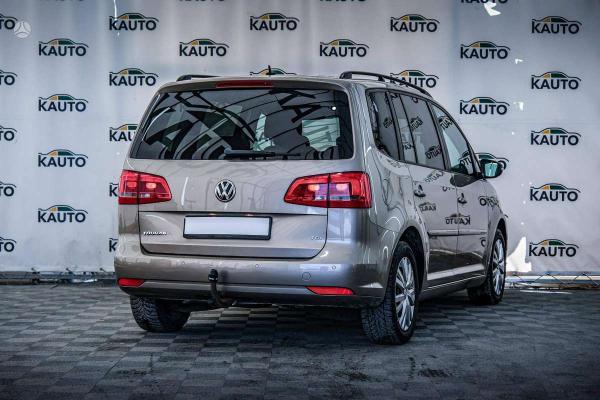 Brūns Volkswagen Touran 2013 Kauņa, ar dzinēja tilpumu 1.60 L un nobraukumu 233 tūkst. km par 7390 €, foto 3 vietnē AUTOMOTO.COM.LV