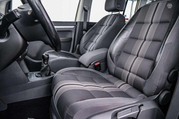 Brūns Volkswagen Touran 2013 Kauņa, ar dzinēja tilpumu 1.60 L un nobraukumu 233 tūkst. km par 7390 €, foto 6 vietnē AUTOMOTO.COM.LV