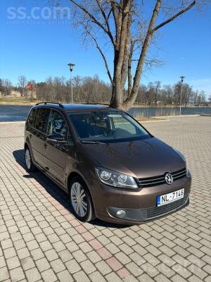 Brown Volkswagen Touran 2013 in Aluksne, with an engine capacity of 1.60 L and mileage of 294 thousand km for 5500 €, photo  on AUTOMOTO.COM.LV