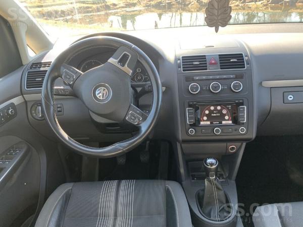 Brūns Volkswagen Touran 2013 Alūksne, ar dzinēja tilpumu 1.60 L un nobraukumu 294 tūkst. km par 5500 €, foto 8 vietnē AUTOMOTO.COM.LV