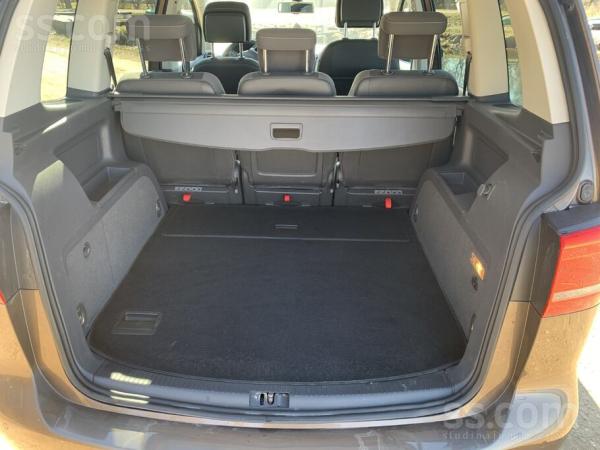 Brūns Volkswagen Touran 2013 Alūksne, ar dzinēja tilpumu 1.60 L un nobraukumu 294 tūkst. km par 5500 €, foto 10 vietnē AUTOMOTO.COM.LV