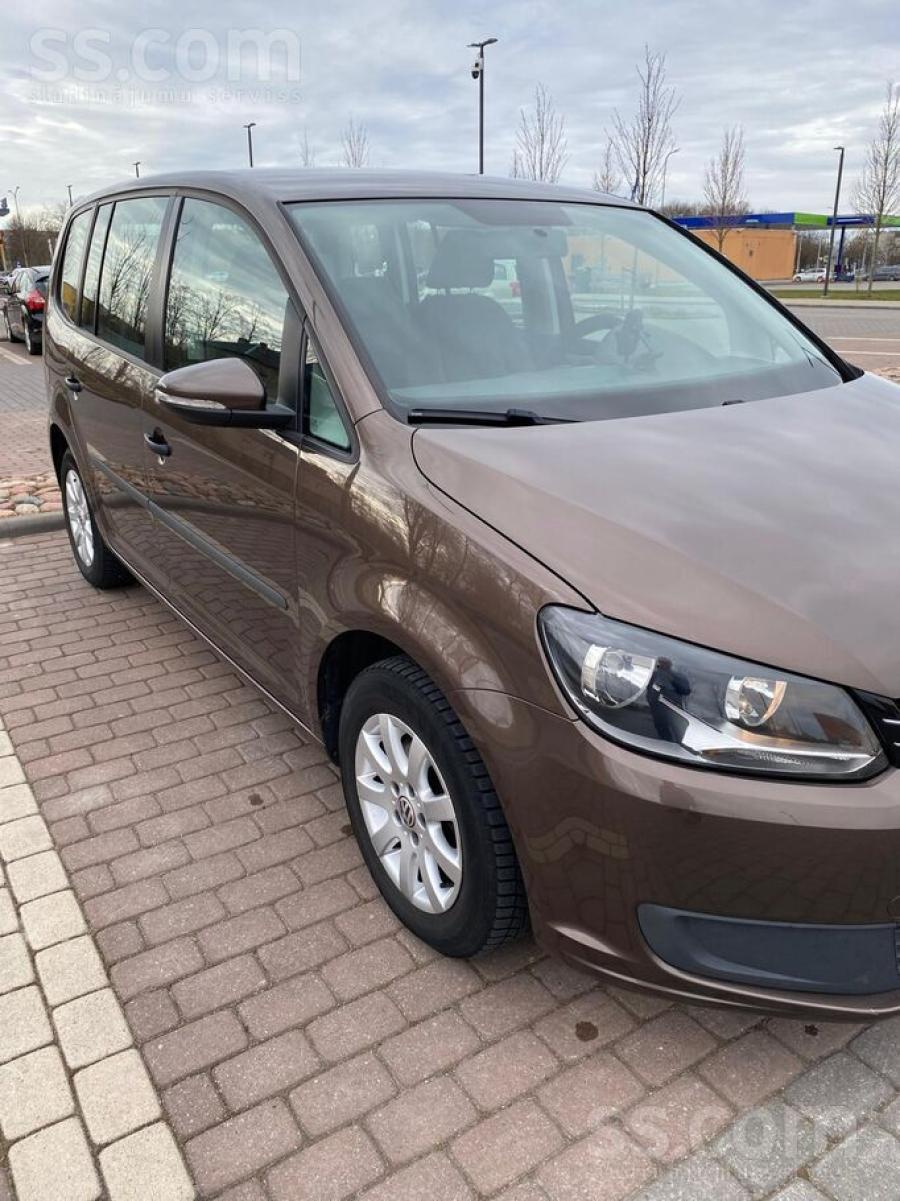 Brūns Volkswagen Touran 2013 Ventspils, ar dzinēja tilpumu 1.60 L un nobraukumu 166 tūkst. km par 6000 €, foto 4 vietnē AUTOMOTO.COM.LV