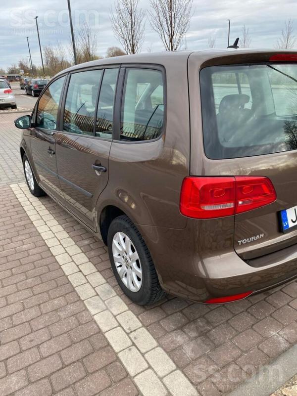 Brūns Volkswagen Touran 2013 Ventspils, ar dzinēja tilpumu 1.60 L un nobraukumu 166 tūkst. km par 6000 €, foto 6 vietnē AUTOMOTO.COM.LV