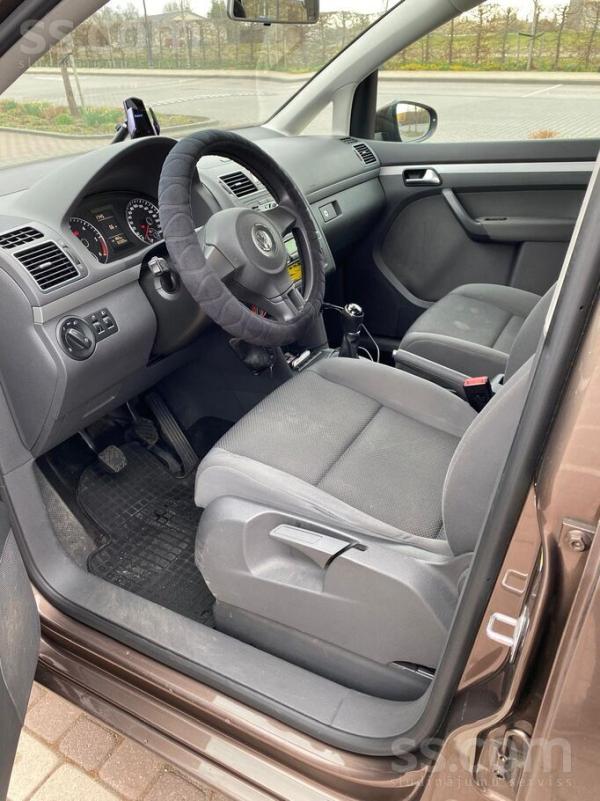 Brūns Volkswagen Touran 2013 Ventspils, ar dzinēja tilpumu 1.60 L un nobraukumu 166 tūkst. km par 6000 €, foto 7 vietnē AUTOMOTO.COM.LV