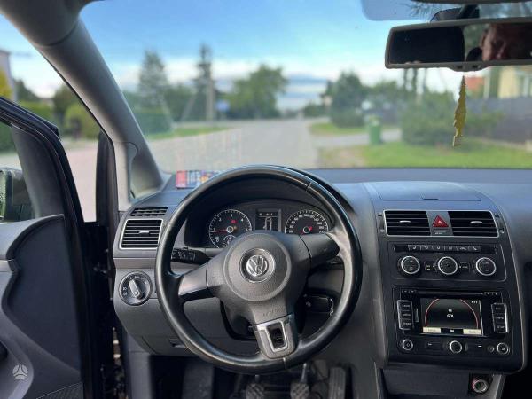 Brūns Volkswagen Touran 2013 Utena, ar dzinēja tilpumu 1.60 L un nobraukumu 254 tūkst. km par 5750 €, foto 8 vietnē AUTOMOTO.COM.LV