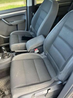 Brown Volkswagen Touran 2013 in Utena, with an engine capacity of 1.60 L and mileage of 254 thousand km for 5750 €, photo 13 on AUTOMOTO.COM.LV