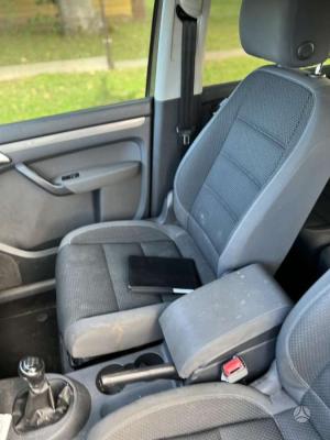 Brown Volkswagen Touran 2013 in Utena, with an engine capacity of 1.60 L and mileage of 254 thousand km for 5750 €, photo 14 on AUTOMOTO.COM.LV