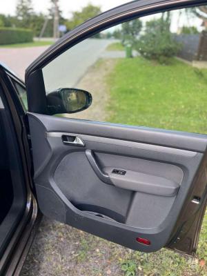 Brown Volkswagen Touran 2013 in Utena, with an engine capacity of 1.60 L and mileage of 254 thousand km for 5750 €, photo 19 on AUTOMOTO.COM.LV